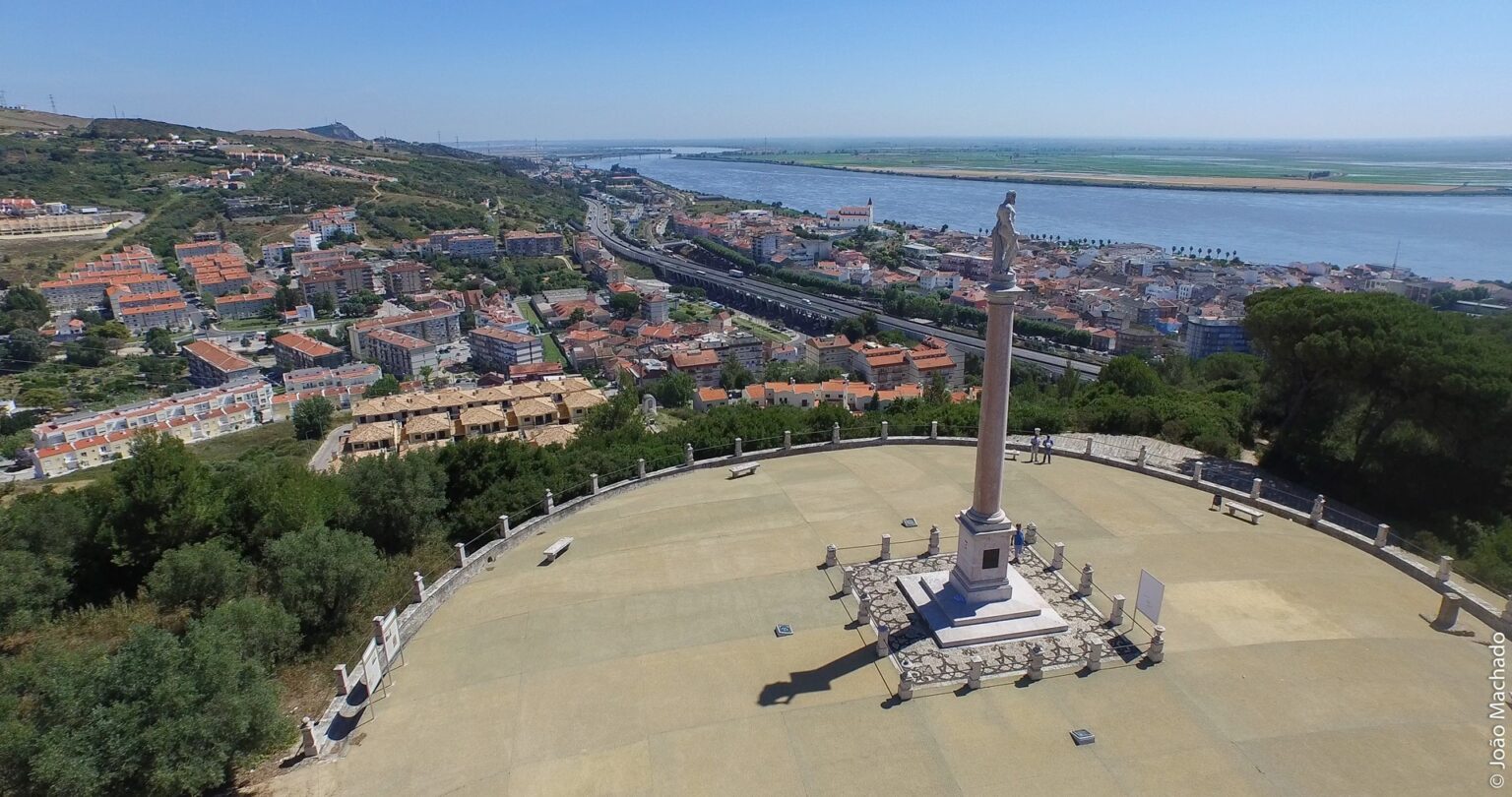 O Hércules de Alhandra: Um Monumento à Resistência e à Paisagem que é ...